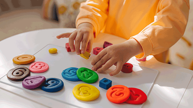 EYFS Framework: Fine Motor ELG